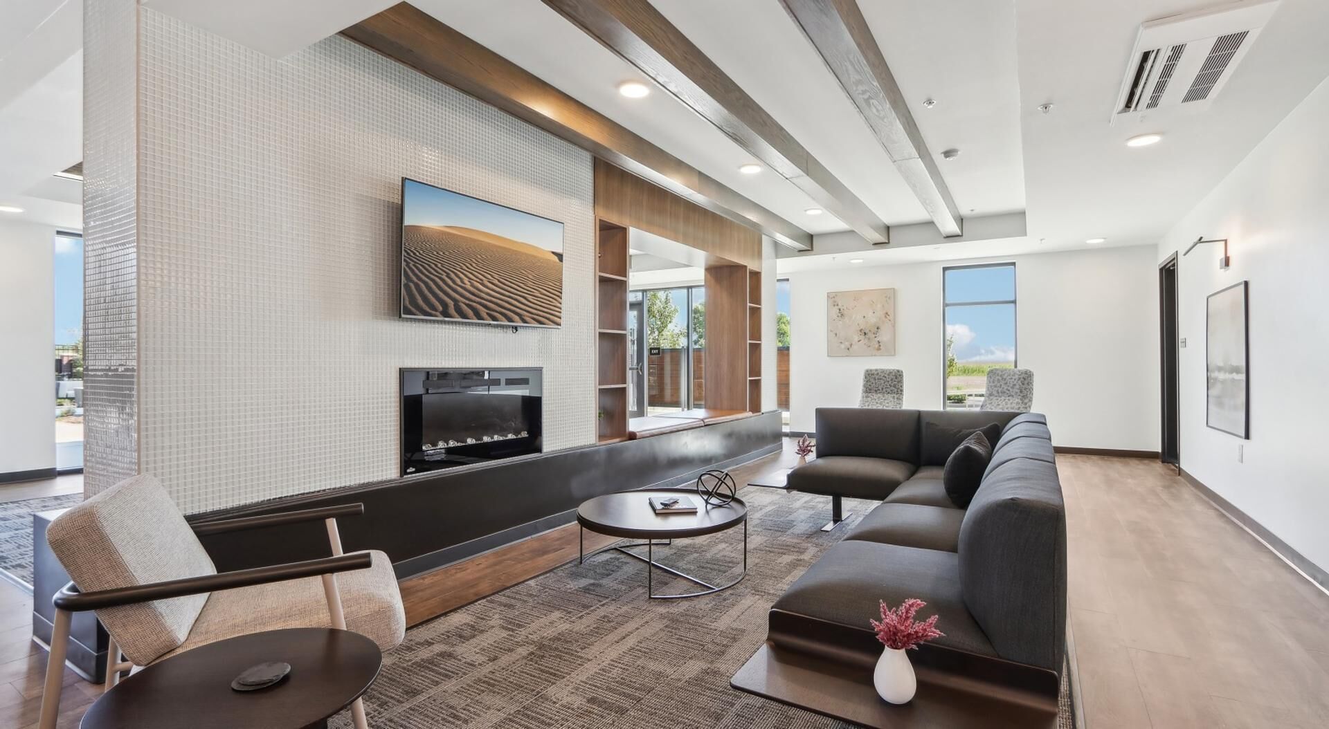 Landing | Chic 2bd, Gym, Courtyard - Greenfield, IN