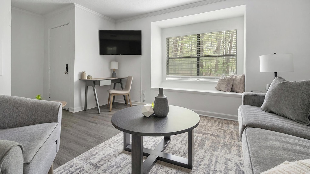 Landing | Modern 2bd, Pool, Gym - Winston-Salem, NC