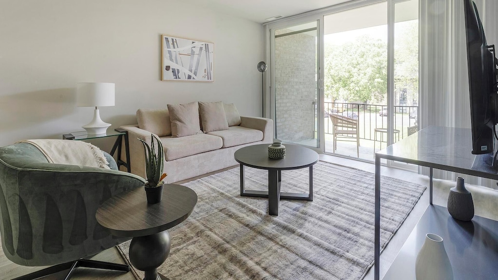 Landing | Chic 2bd, Gym, Pool - Washington, D.C., DC