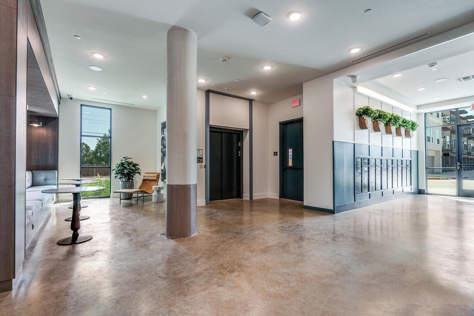 Landing | Spectacular Studio, Courtyard, Gym - Denton, TX