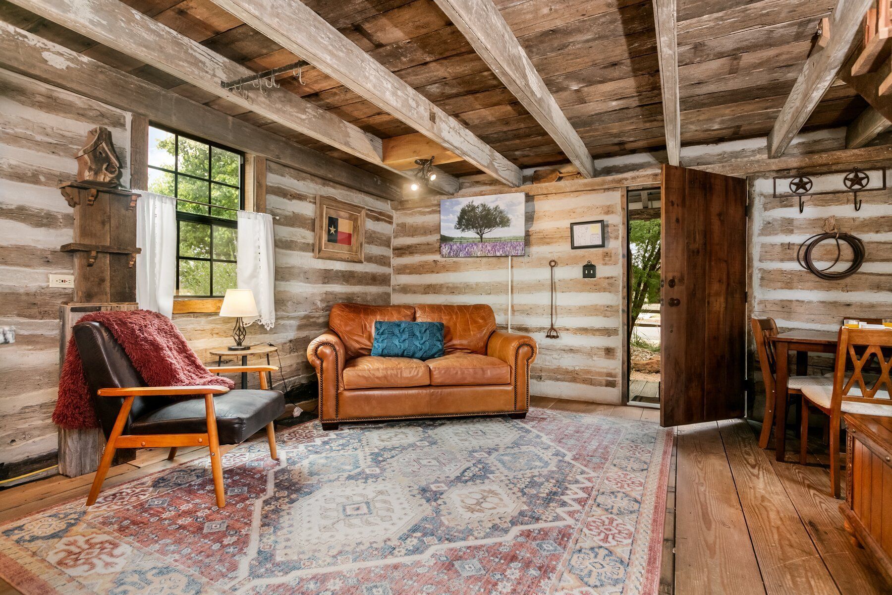 Sycamore Cabin | 1/1 + Loft, Mini Kitchen, Grill, Hill Country Ambience - Fredericksburg, TX