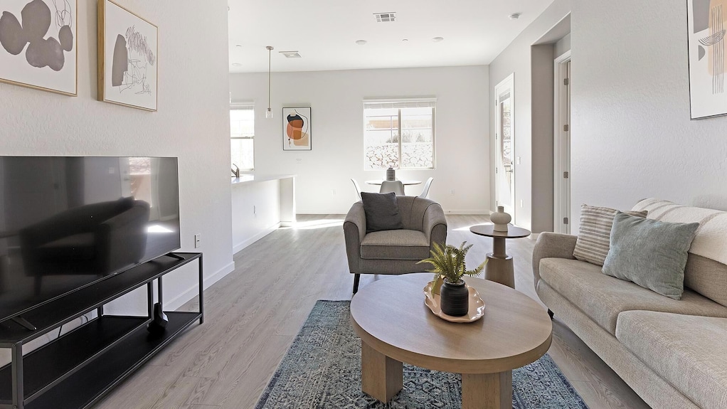 Landing | Beautiful 2bd, Pool - Oro Valley, AZ