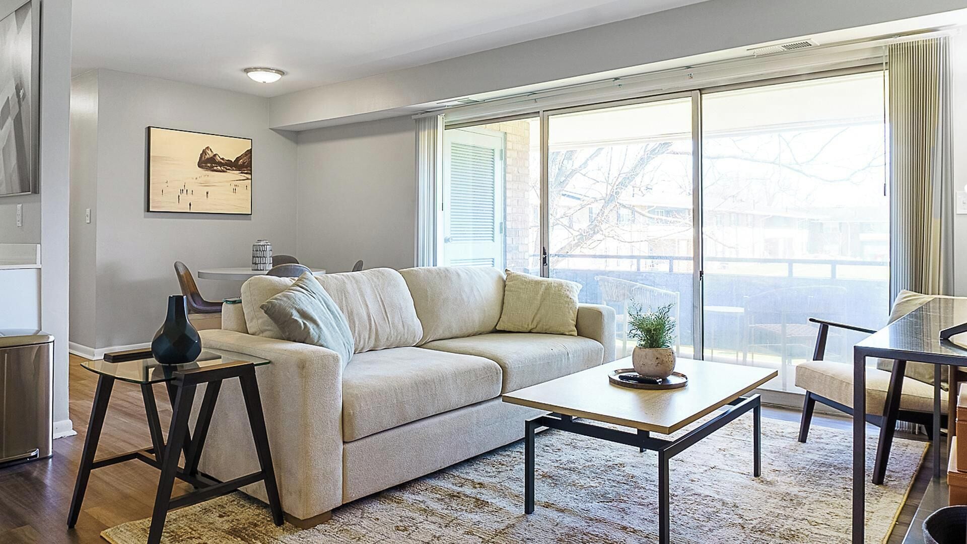 Landing | Stunning 1bd, Courtyard, Pool - Fishers, IN