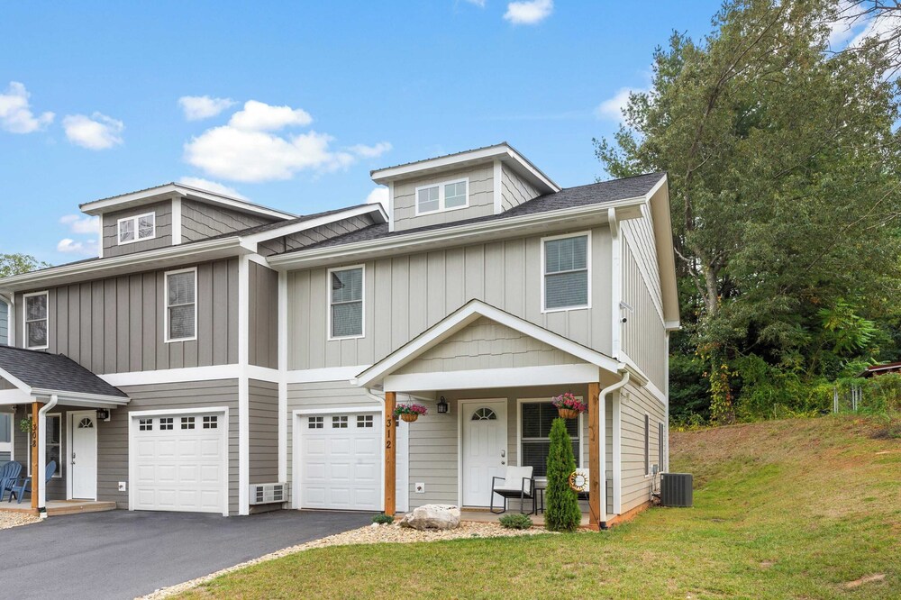 Cypress & Willow Buyout By Avantstay 2 Home Buyout! Sleeps 16! - Asheville, NC