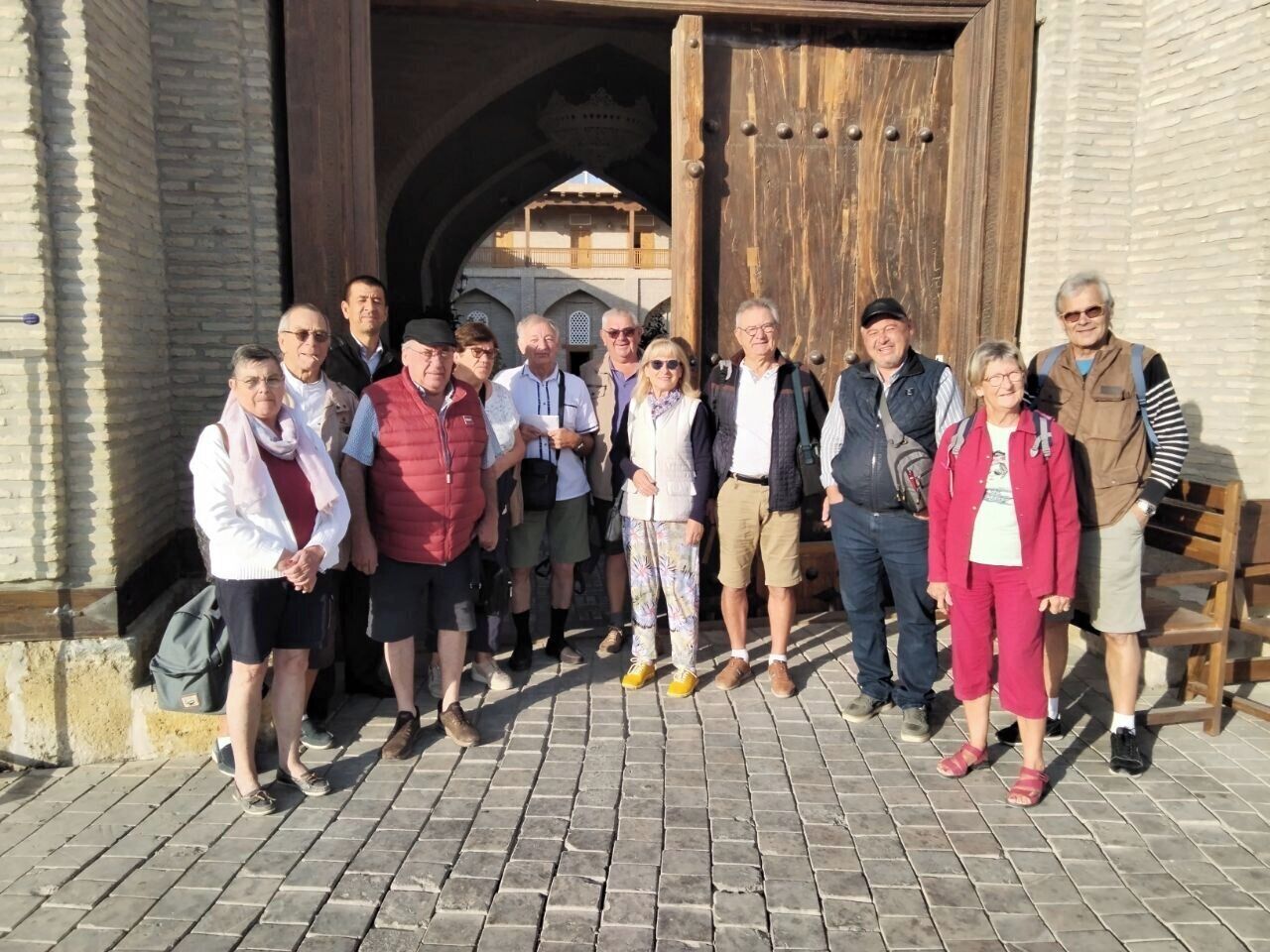 Secretária, secretária adequada para computadores portáteis 