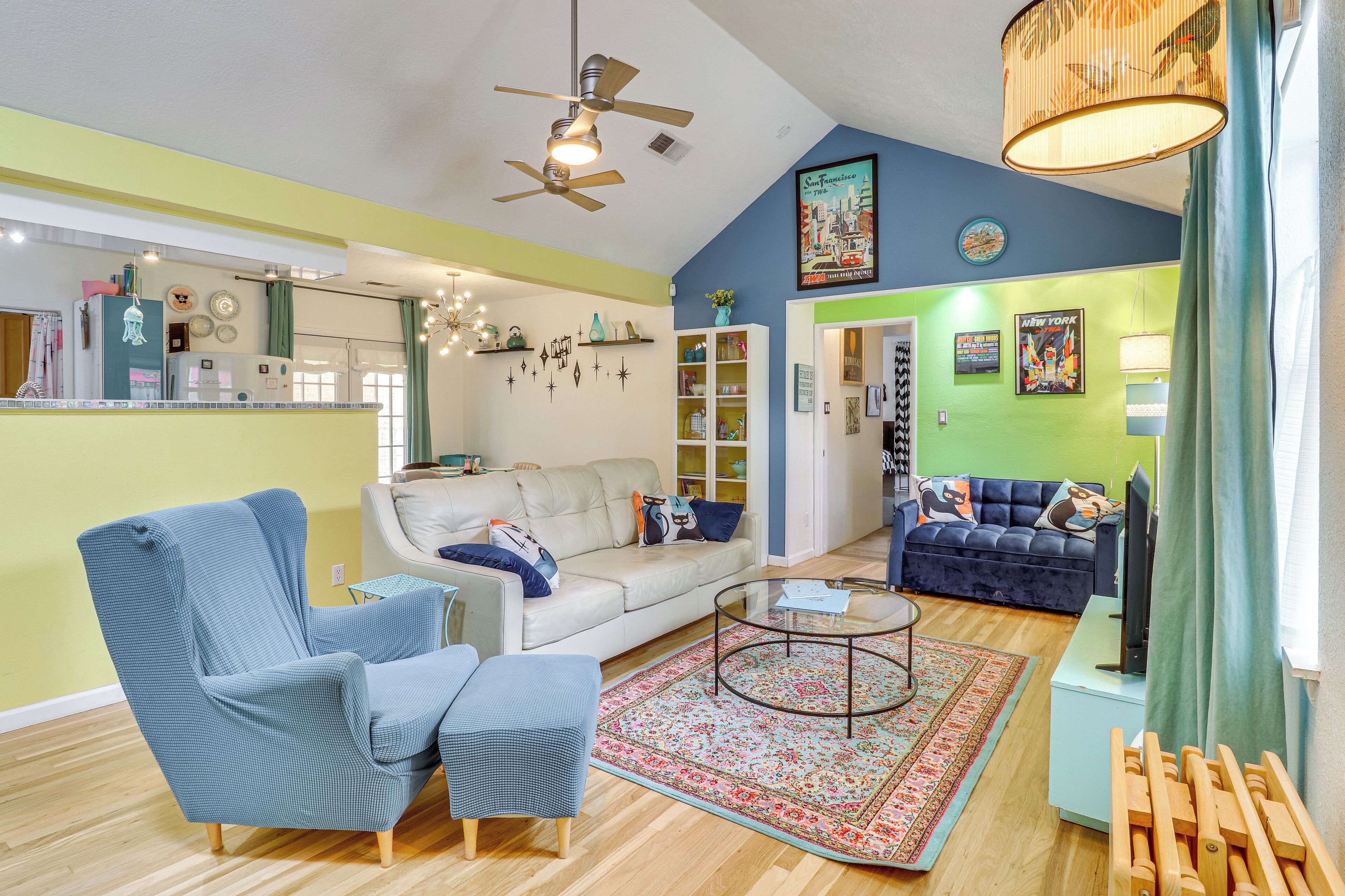 Outdoor Bar & Large Pool: Retro Abq Retreat! - Rio Rancho, NM