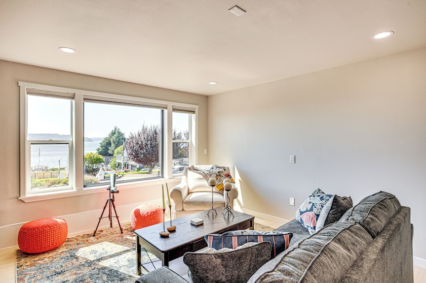 Puget Sound Views: Des Moines Apt W/ Patio - Aeropuerto de Seattle-Tacoma (SEA)