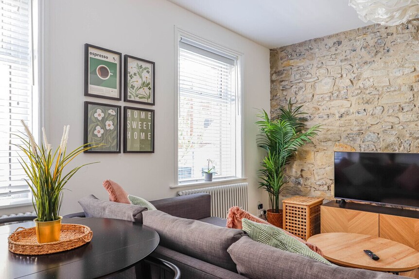 Georgia Suite | Stylish 1br Sleeps 4 Wifi - Fonmon Castle the home of Jurassic Wales - Dinosaur Attraction.