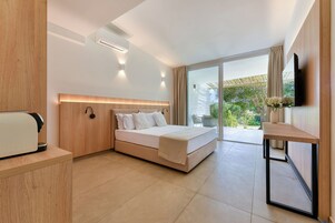 Roupa de alta qualidade, minibar, cofre no quarto, secretária 