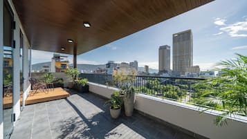 Estúdio de Luxo, varanda, vista para a praia | Secretária, secretária adequada para computadores portáteis