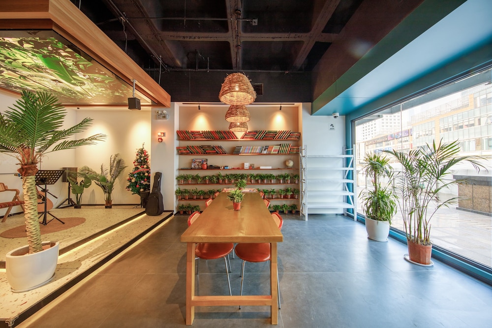 Shanghai Hills&dengba Inn-new Land Plaza - Shanghai