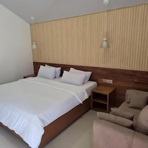 Quarto Duplo Deluxe, 1 cama king-size, vista para a piscina | Wi-fi grátis, acesso para cadeira de rodas