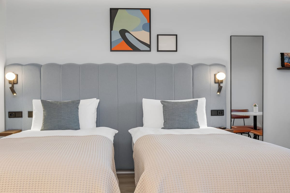 Estúdio, várias camas, cozinha | Cofres nos quartos, espaço de trabalho para notebook, cortinas blackout