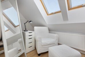 Casa | 3 quartos, com mobília individualizada, ferro/tábua de engomar