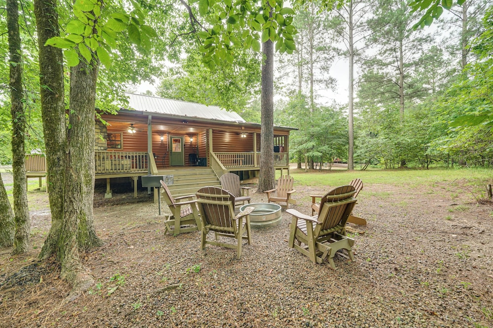 Pets & Families Welcome: Secluded Broken Bow Cabin - Broken Bow, OK