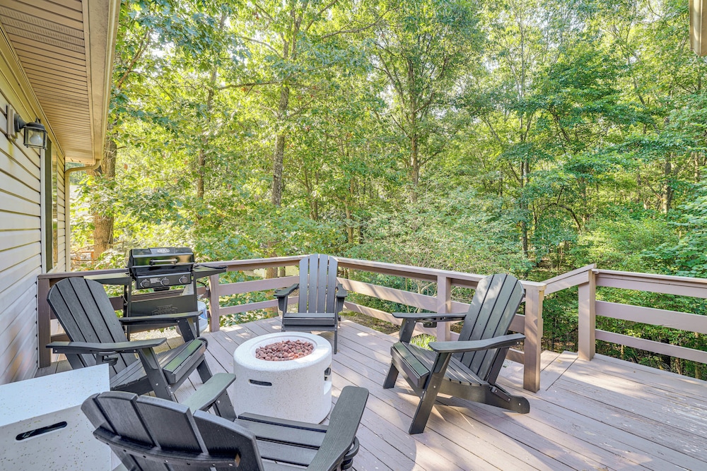 Bike, Golf, Swim: Modern Bella Vista Home W/ Deck! - Bentonville, AR