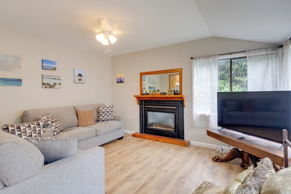 Walk To Main Avenue: Cozy Unit In Warrenton - Warrenton, OR