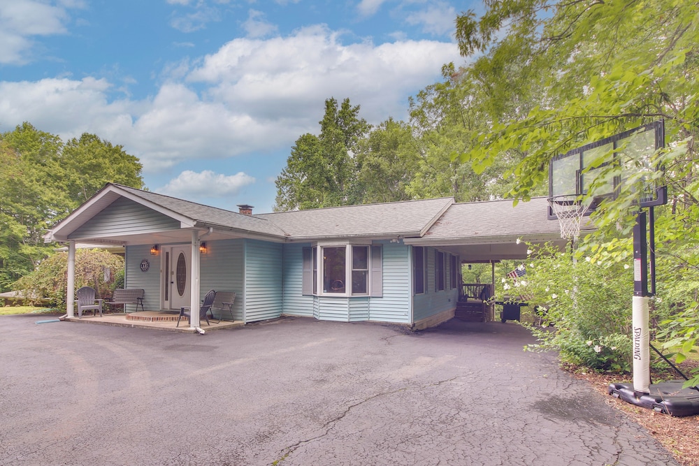 Family Home W/ Game Room! 1 Mi To Dale Hollow Lake - Dale Hollow Reservoir, TN