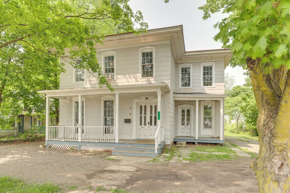 8 Mi To Keuka Lake: Walkable Apartment In Bath - Bath, NY