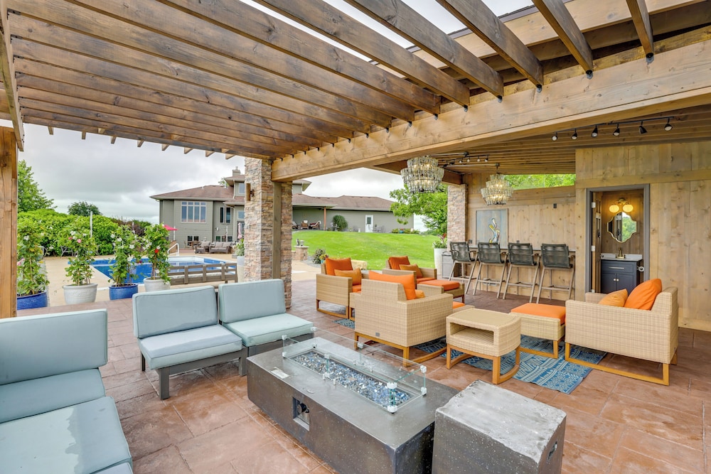 Outdoor Oasis: Luxe Flat In Mt Horeb! - New Glarus, WI