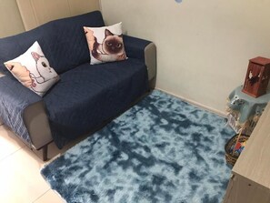 Apartamento em Condomínio Fechado, 2 quartos, acessível, fumadores | Sala de estar