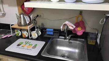 Estúdio, 1 quarto, acessível, fumadores | Cozinha privada