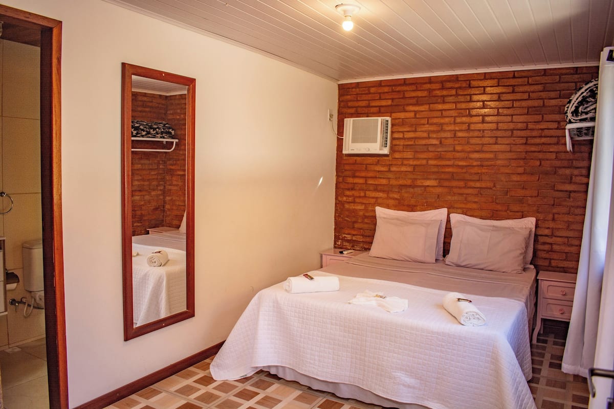 Quarto casal ou duplo superior, 1 cama Queen | Wi-Fi de cortesia