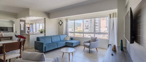 Apartamento básico | Área de estar | TV