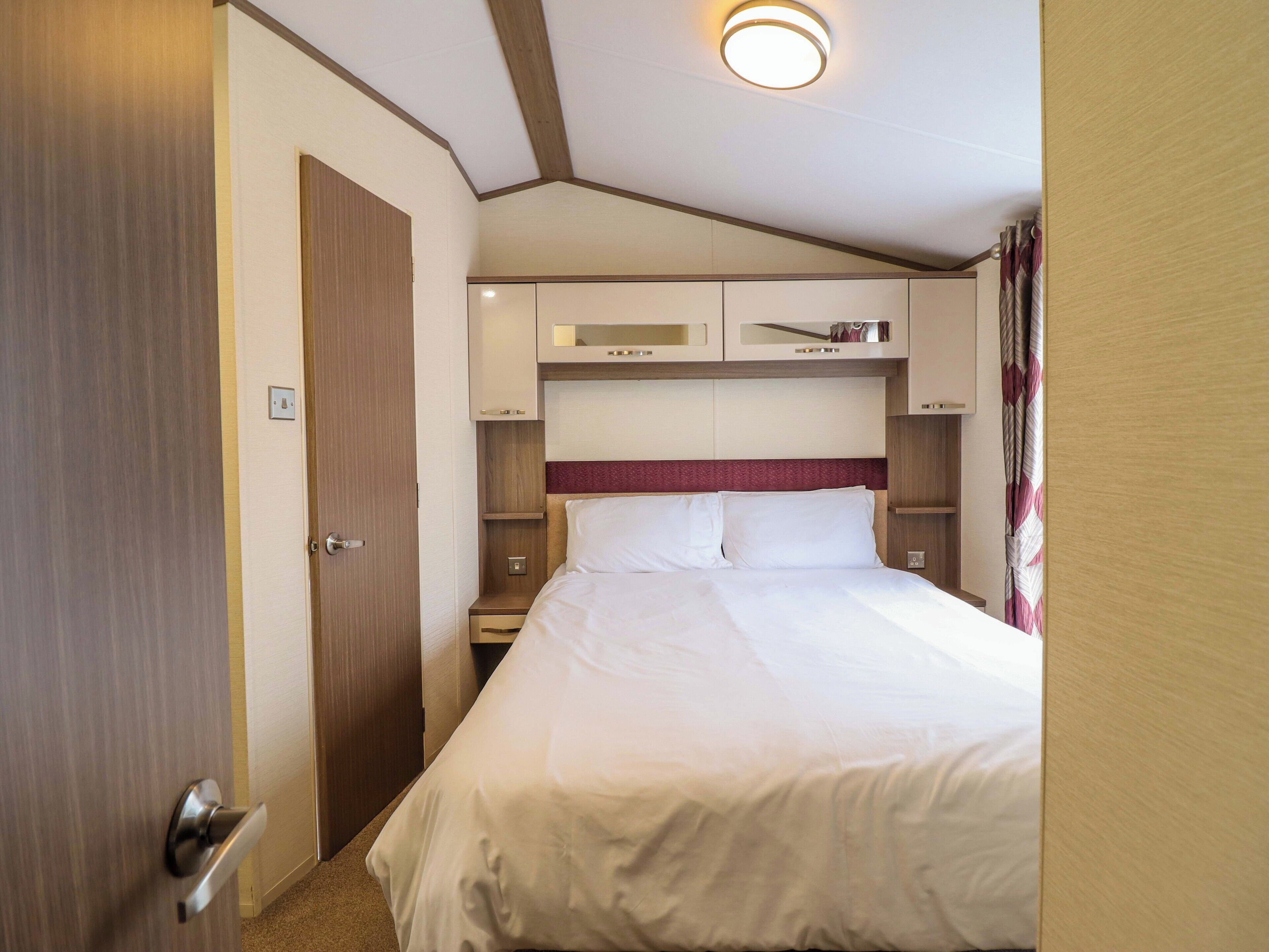 2 quartos, individualmente decorados, individualmente mobiliados