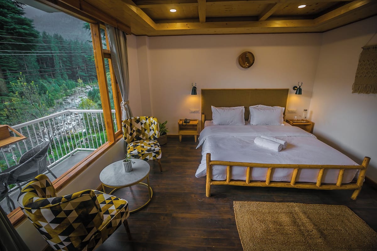 Quarto Individual Premium, varanda, vista para o rio | Secretária, ferro/tábua de engomar, Wi-fi grátis