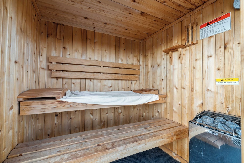 Luxe La Escape W/ Pool, Views & Game Room Alta Vista Estate By Avantstay - Sugar Rush, Canoga Park