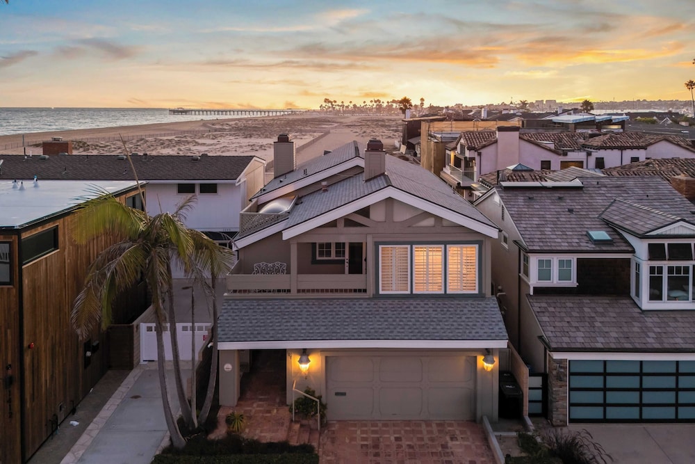 Oceanfront Home Walk To Balboa Pier + Scenic Views Balboa Peninsula Point By Avantstay - Newport
