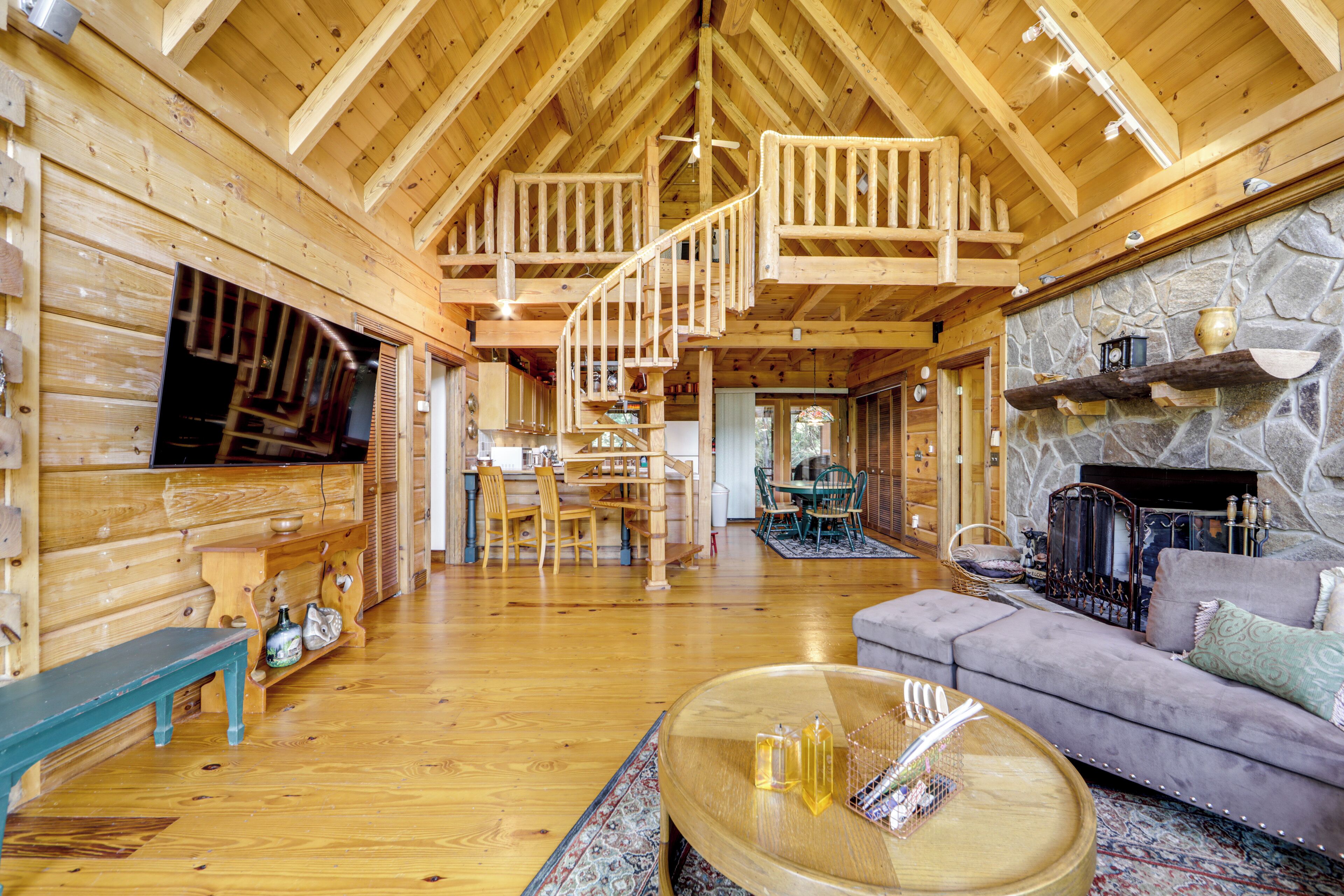 Panoramic Mountain Views & Decks: Franklin Cabin! - Highlands, NC