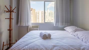 Apartamento básico | 2 quartos, escrivaninha