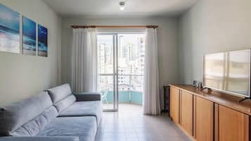 Apartamento básico | Área de estar | TV