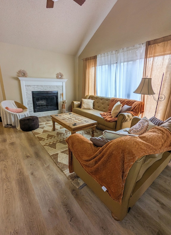 Comfortable 3 Bed 2 Bath Pet Friendly Home For 30 Day Stays - 캐럴턴