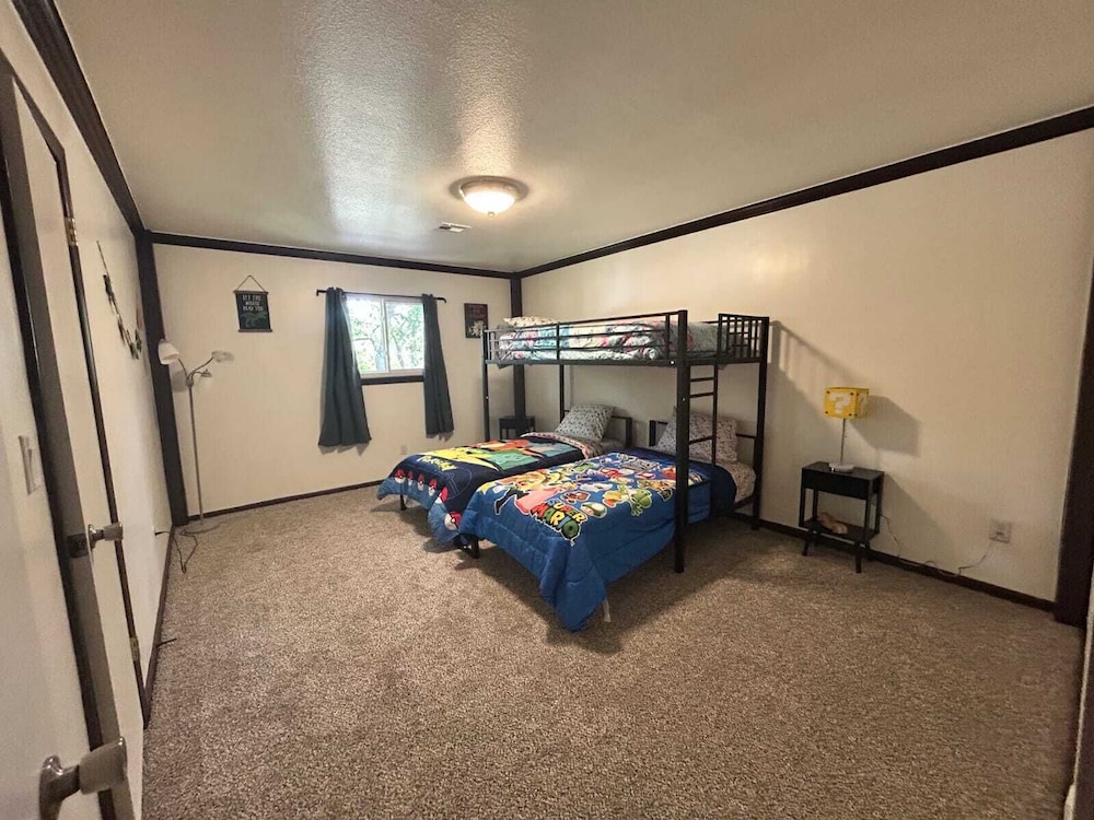 Tulsa’s Best Stay – 5BR Fully Remodeled Gem! - Tulsa | Vrbo