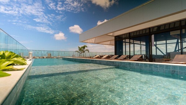Estúdio Executivo | Piscina | Piscina exterior, espreguiçadeiras 