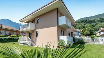 Apartamento Standard, 2 quartos, varanda (The Olive Tree Garden With Mountain) | Exterior