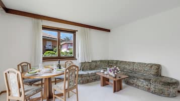 Apartamento Standard, 2 quartos, varanda (The Olive Tree Garden With Mountain) | Restaurantes