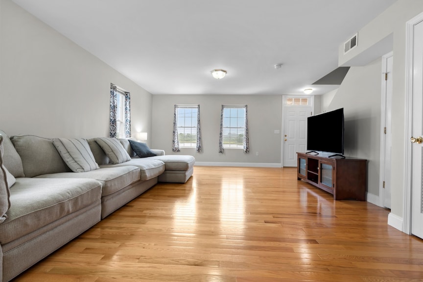 Beautiful Waterfront 4 Bedroom, 1.5 Bathroom Unit. - ニューヘブン, CT