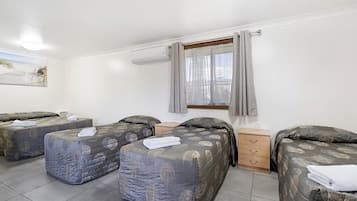 Quarto luxo, vista para a piscina