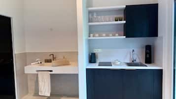 Suite-Estúdio Deluxe, varanda, vista para a colina | Sala de estar | Brinquedos
