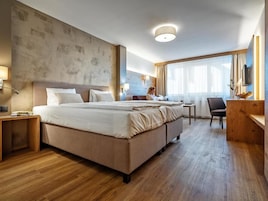 Quarto casal luxo, sacada, vista para o pátio