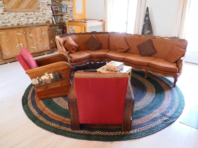 Jasmine, Pretty Hat, Summer Pasture - Les