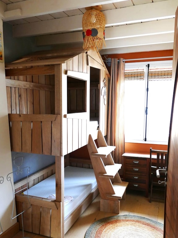 Jasmine, Pretty Hat, On A Bicycle - Bagnères-de-Luchon