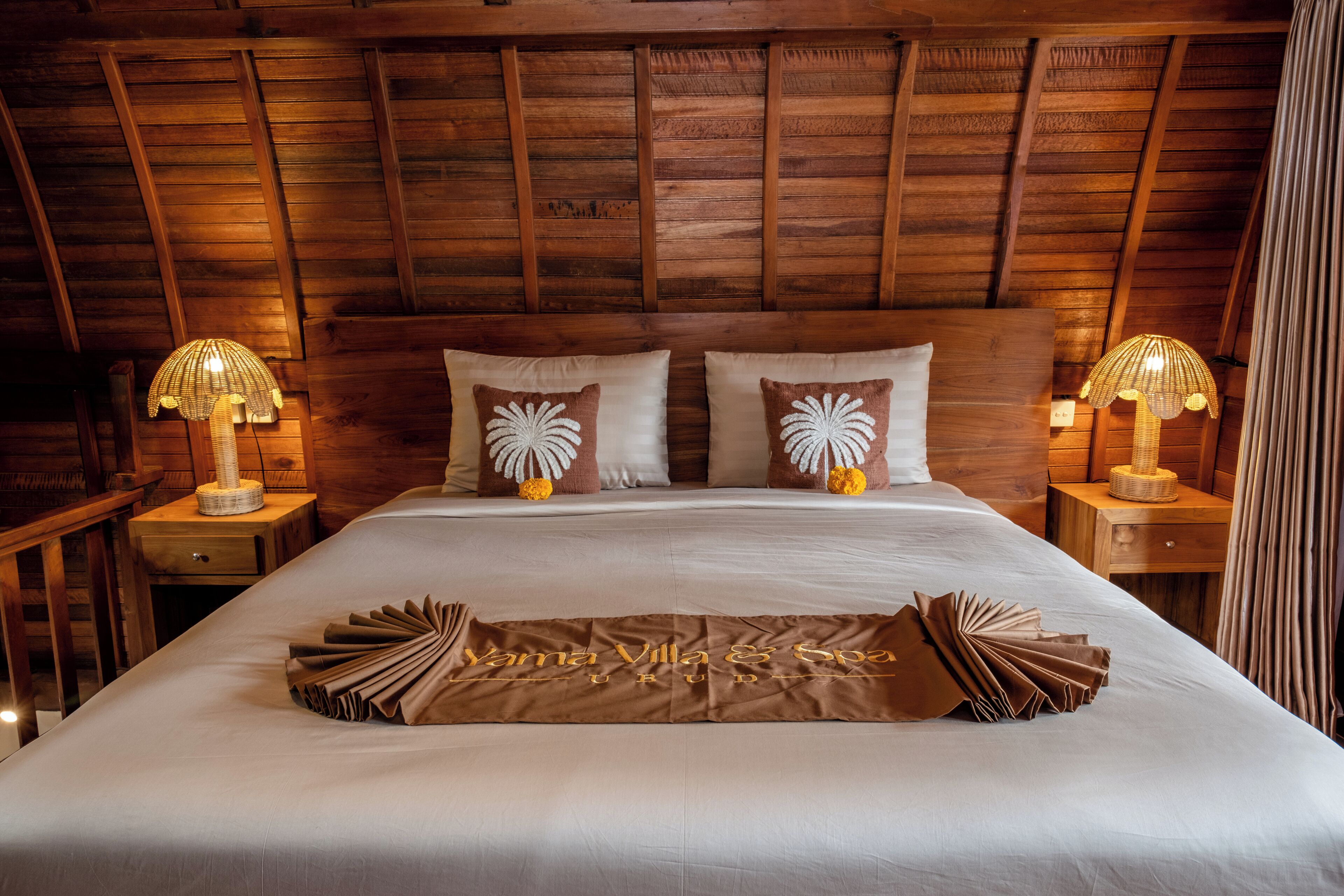 Vila com design assinado | Frigobar, Wi-Fi de cortesia, roupa de cama