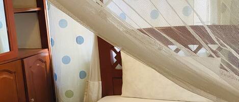 Secretária, secretária adequada para computadores portáteis