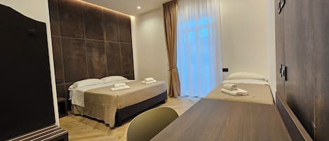 Quarto quádruplo luxo | Roupas de cama antialérgicas, camas com colchões pillow-top