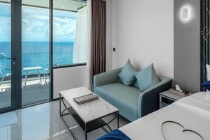 Cofre no quarto, secretária 